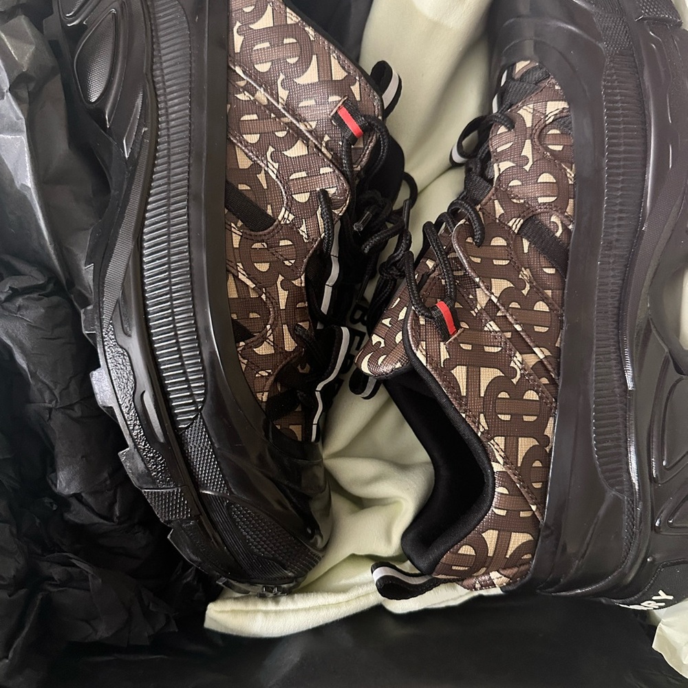 Burberry Arthur Monogram Print Black Bridle Brown - Gem